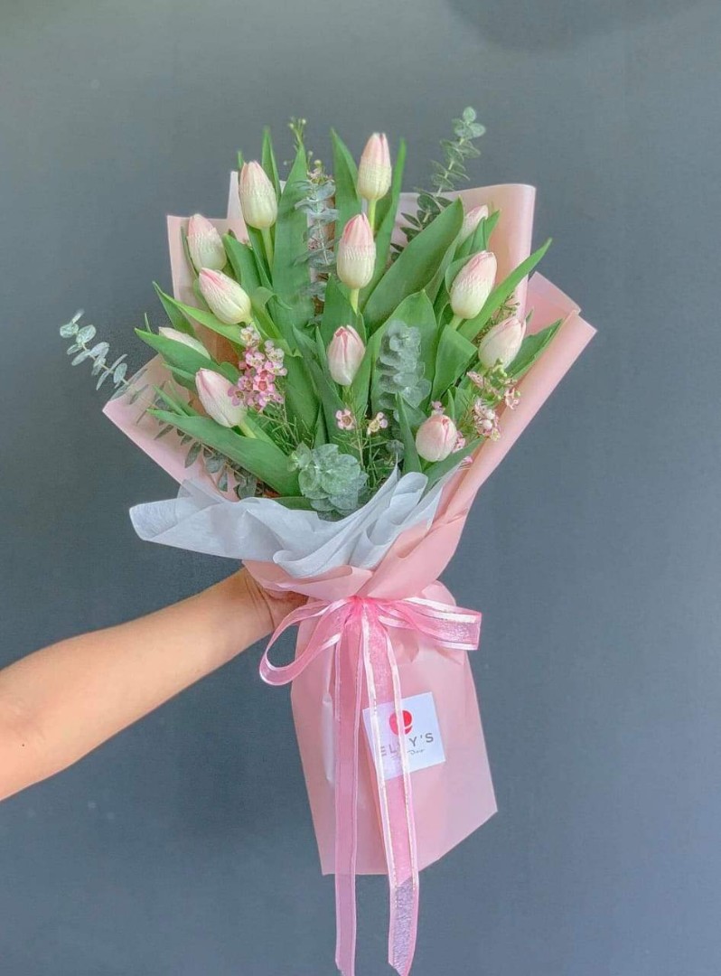 Tulips flower bouquet delivery, Furniture & Home Living, Gardening ...