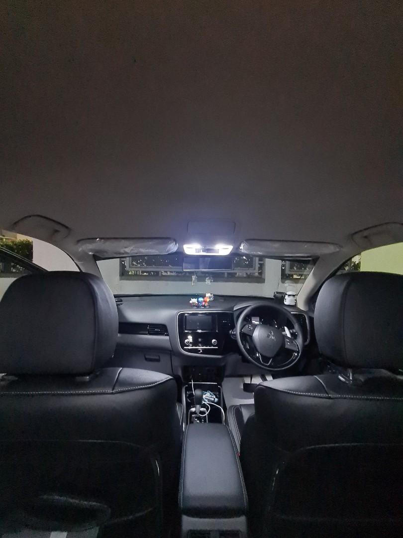 Car Cabin, Interior, Dome, Map, Vanity, Legroom, Footwell, Truck ...