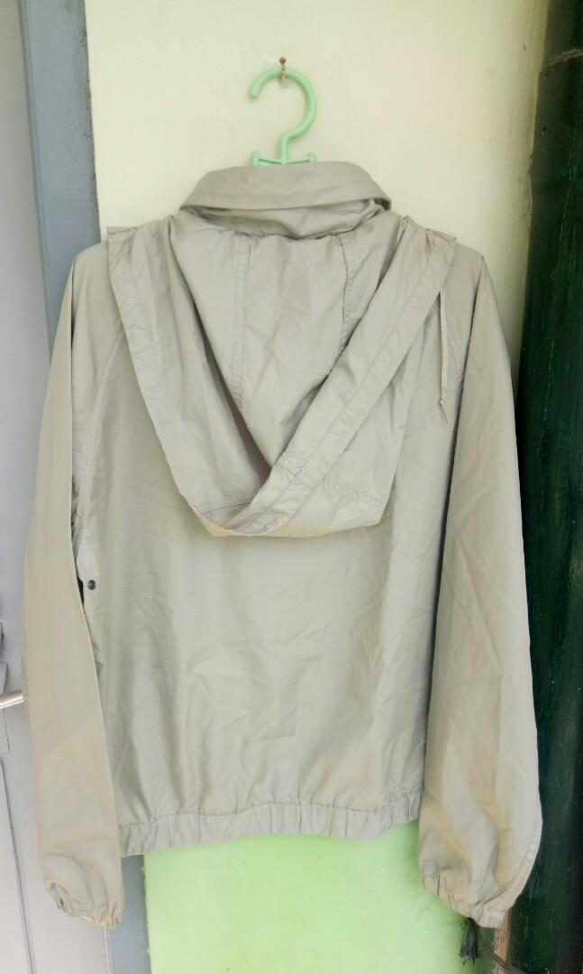 Jaket Uniqlo, Fesyen Wanita, Pakaian Wanita, Baju Luaran di Carousell