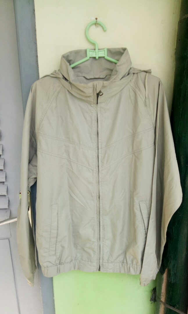 Jaket Uniqlo, Fesyen Wanita, Pakaian Wanita, Baju Luaran di Carousell