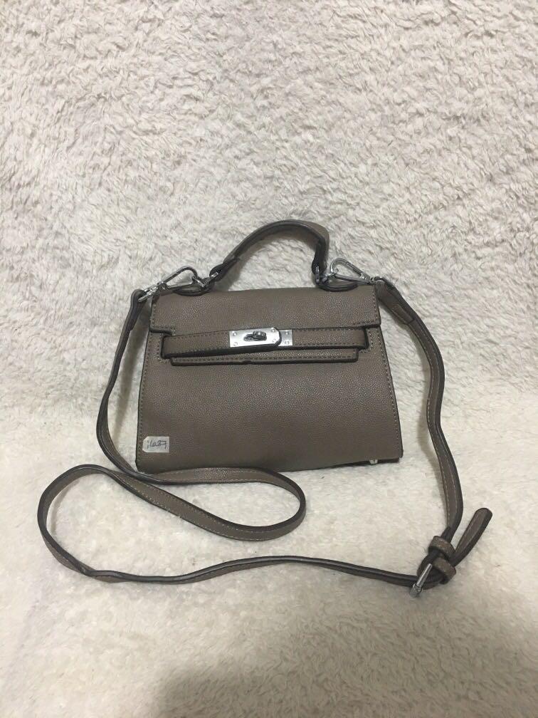 Minnie kelly two way, Women's Fashion, Bags & Wallets, Purses & Pouches ...