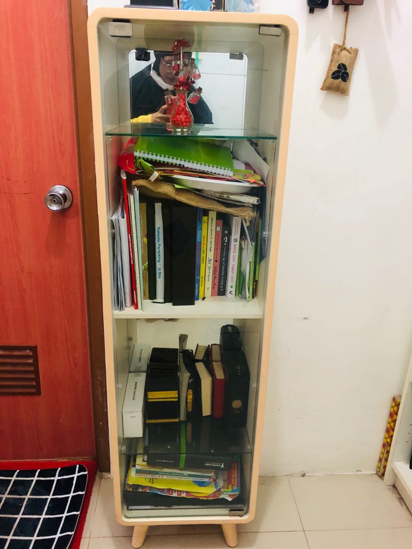 Rak Kaca Kecil ukuran sekitar 120cm x 45 cm, Properti, Lainnya di Carousell