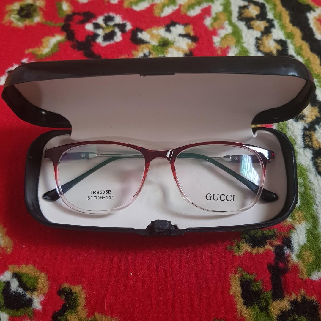 Frame Gradasi, Fesyen Wanita, Aksesoris di Carousell