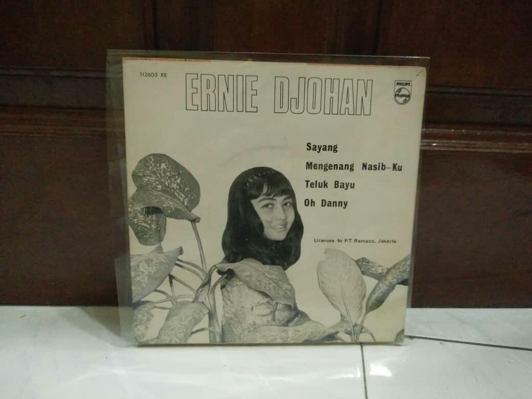 Ep Piring Hitam Ernie Johan, Hobbies & Toys, Music & Media, CDs & DVDs ...