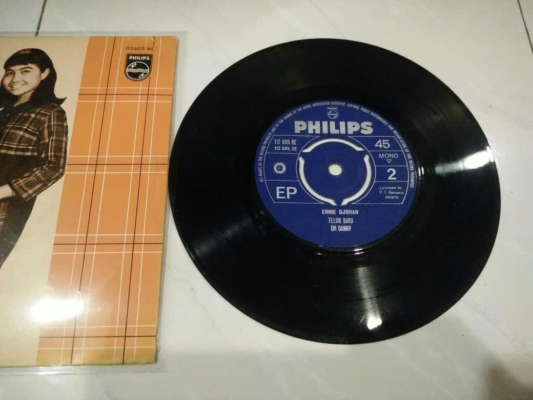 Ep Piring Hitam Ernie Johan, Hobbies & Toys, Music & Media, CDs & DVDs ...