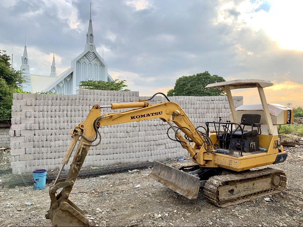 Mini Backhoe Rental COMPLETE with Breaker Dozer Operator and Diesel ...