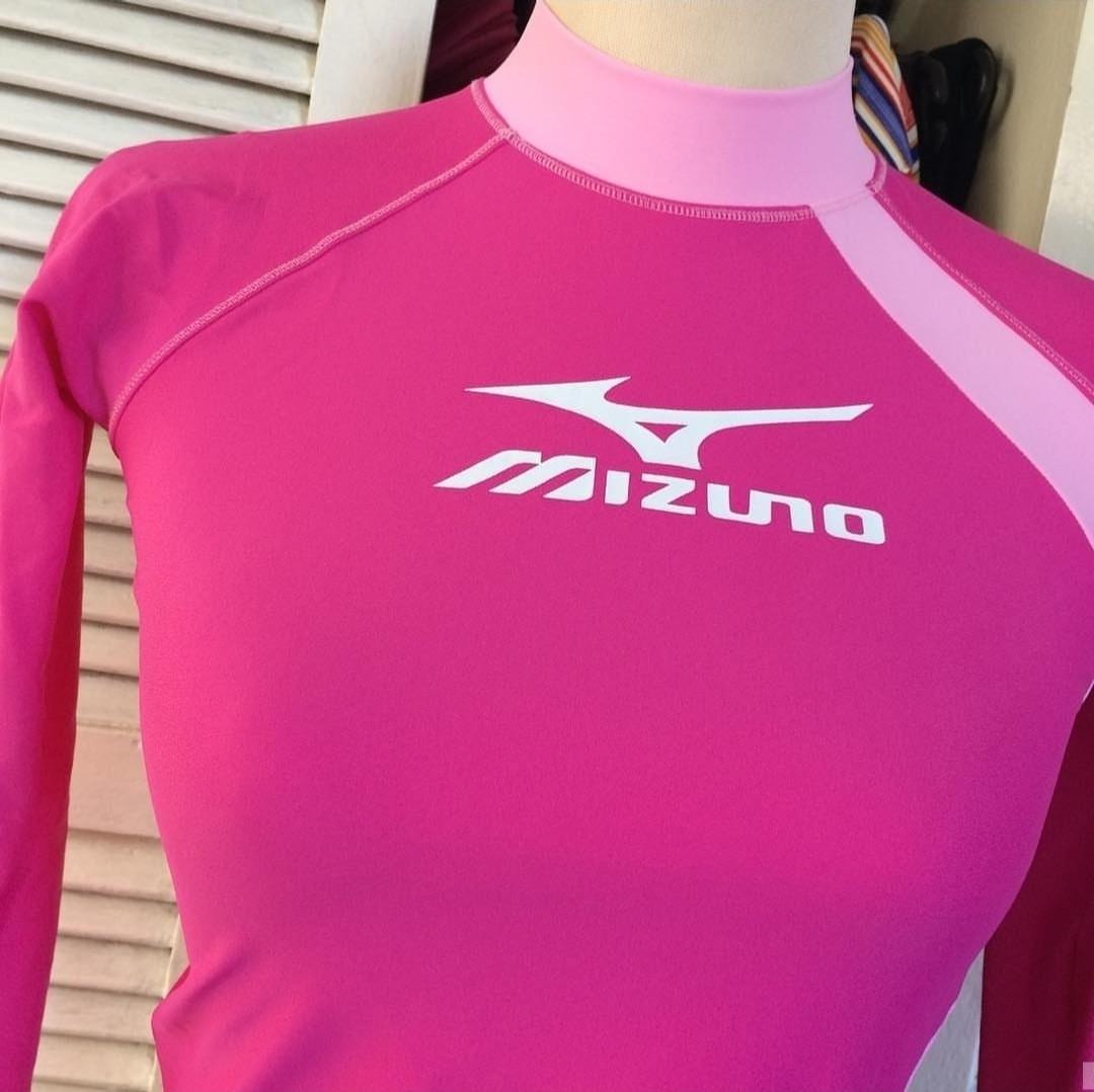 MIZUNO rash guard / fucshia pink, Women's Fashion, Swimwear, Rash guard ...