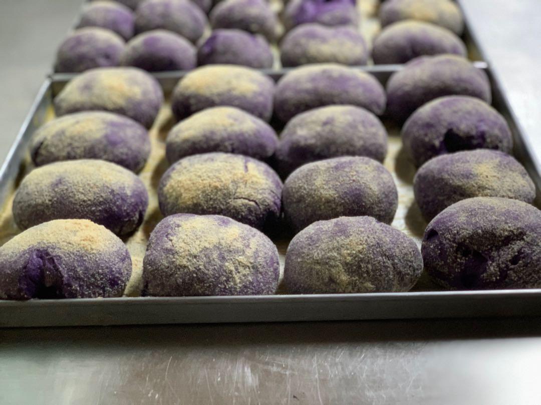 Yummy Yema Cake and Pandesal with Ube halaya and cheese, Food & Drinks ...