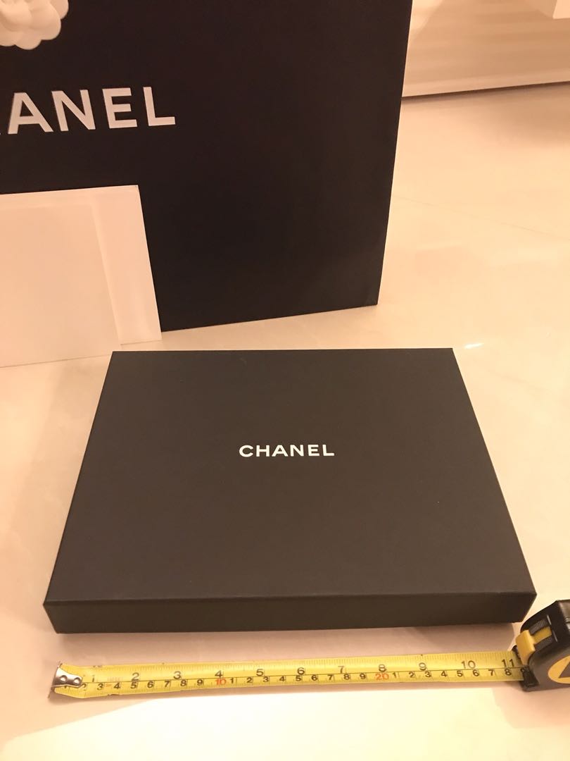 Chanel 紙盒 Paper Box, 名牌, 手袋及銀包 - Carousell