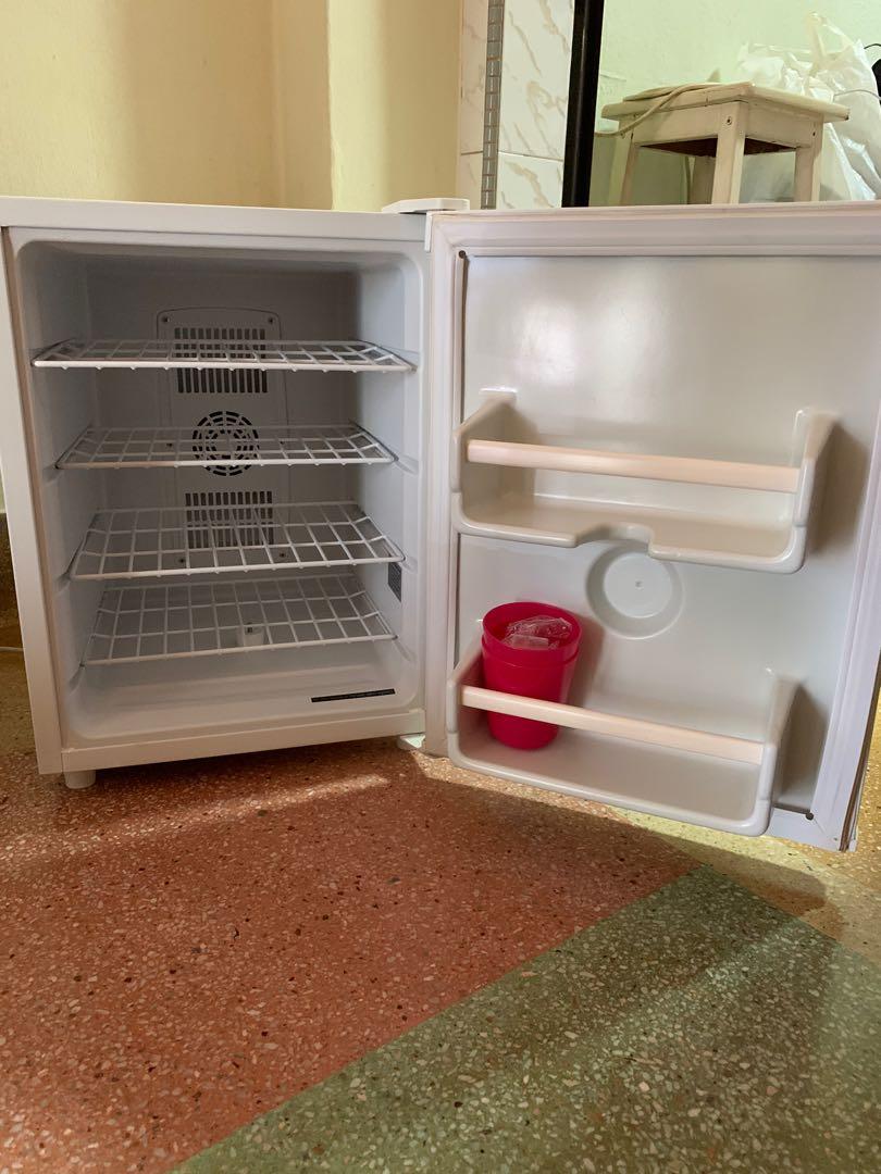 FARFALLA - 40L MINI BAR CHILLER, FR-40WH, TV & Home Appliances, Kitchen ...