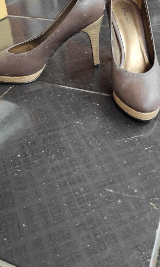 Sepatu High Heels coklat, Fesyen Wanita, Sepatu di Carousell