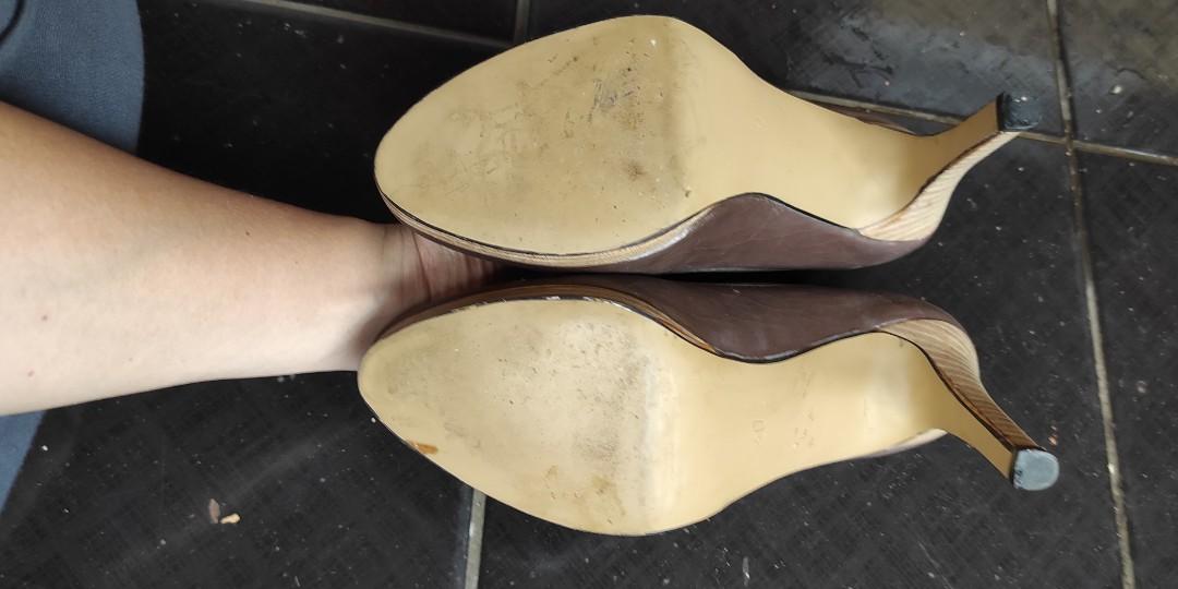 Sepatu High Heels coklat, Fesyen Wanita, Sepatu di Carousell