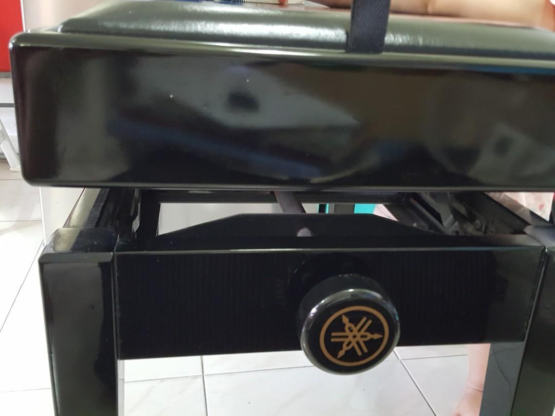 Yamaha adjustable piano bench / chair, Hobbies & Toys, Music & Media ...