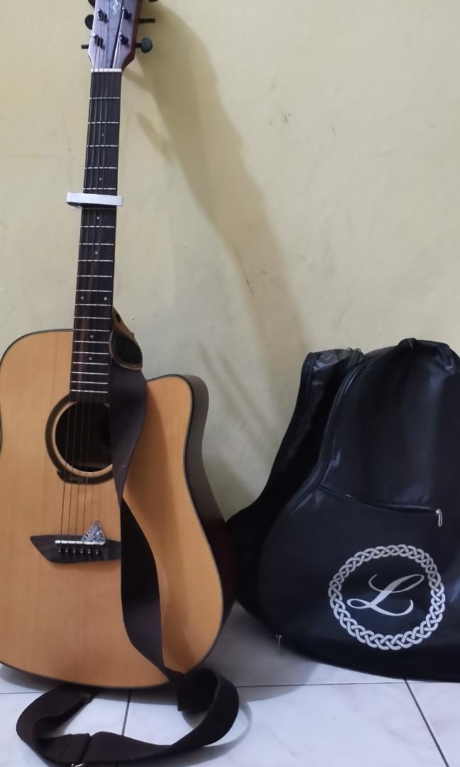 Severo Acoustic Guitar with freebies, Hobbies & Toys, Music & Media ...
