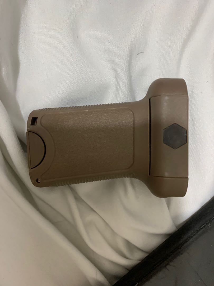 stubby fore grip BCM Gunfighter style on Carousell