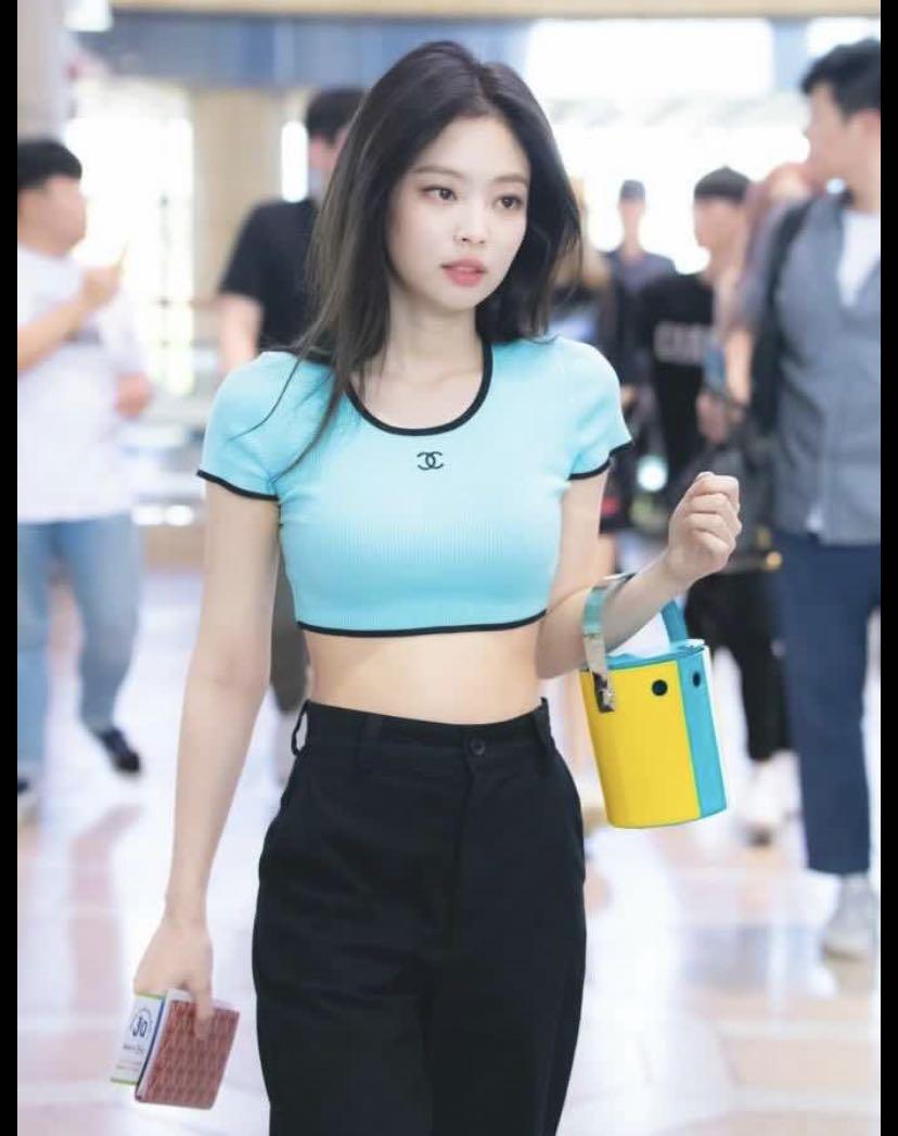 Blackpink jennie crop top, Women's Fashion, Tops, Sleeveless on Carousell