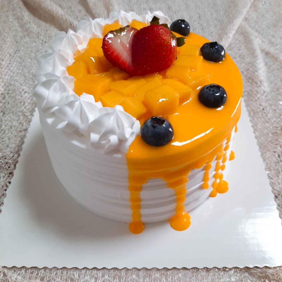 Mango cake, Food & Drinks, Baked Goods on Carousell