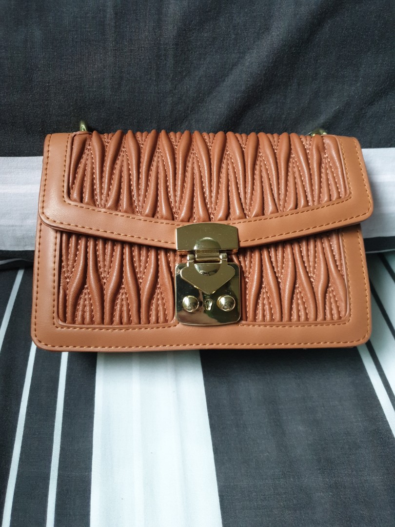 HOW RU sling bag, Women's Fashion, Bags & Wallets, Cross-body Bags on ...