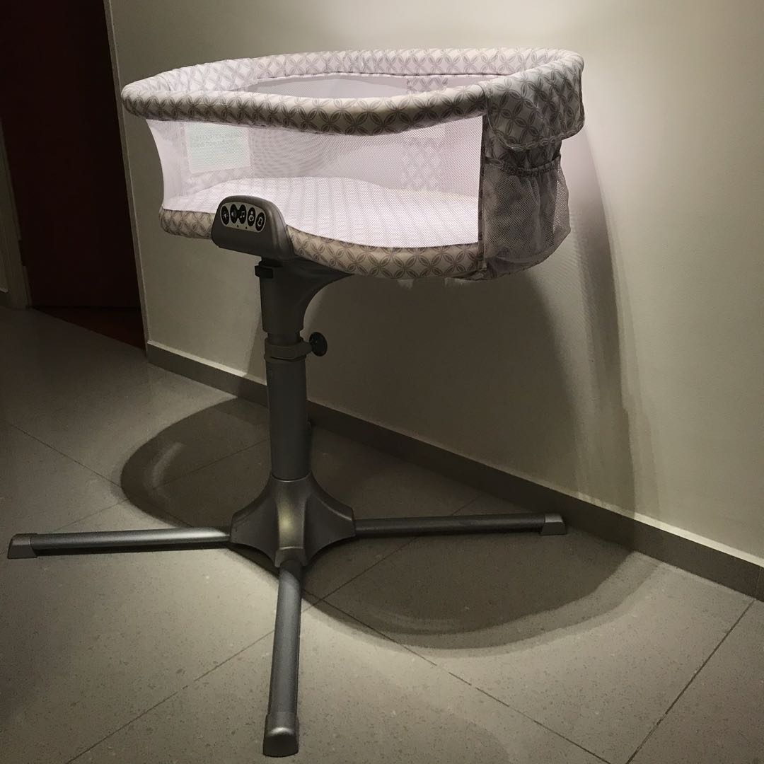 Halo Bassinest Swivel Sleeper Premiere Series, Babies & Kids, Baby ...