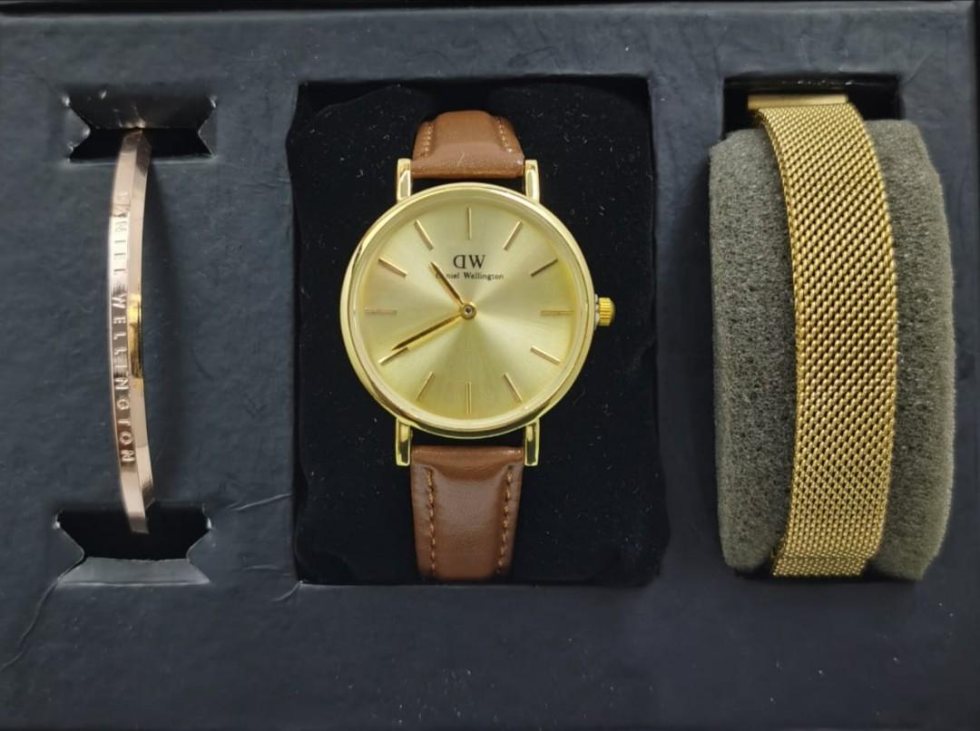 Jam tangan Dw kulit D3,2cm, Fesyen Wanita, Jam Tangan di Carousell