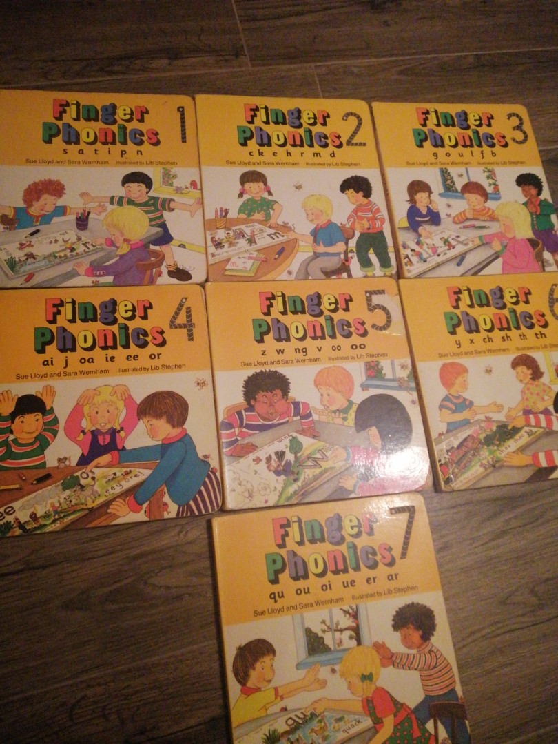 Jolly phonics Finger phonics books, Hobbies & Toys, Books & Magazines ...