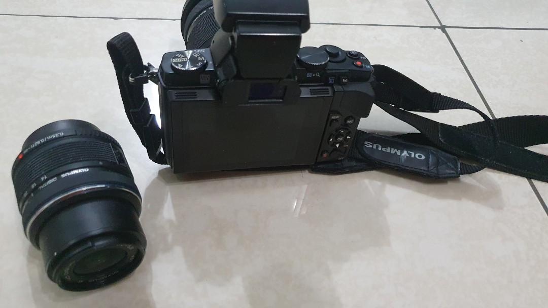 Olympus EM-5 with flash kit, Photography, Cameras on Carousell