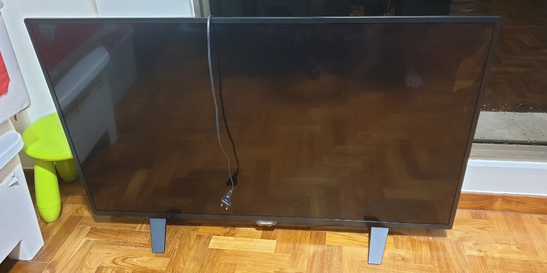 Philips TV - defect on screen, TV & Home Appliances, TV & Entertainment ...