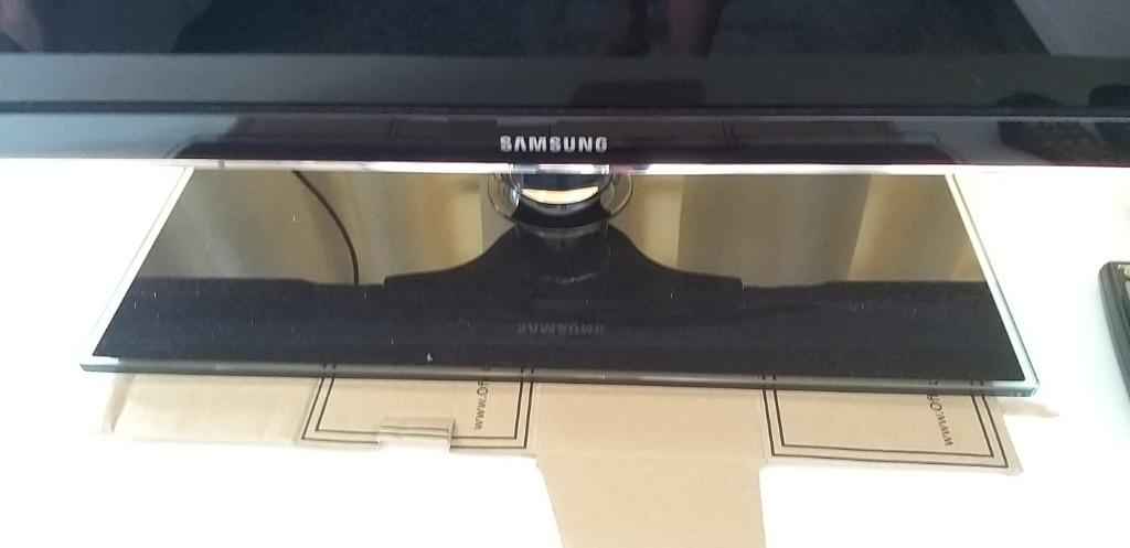 Samsung 42" TV screen, TV & Home Appliances, TV & Entertainment, TV on ...