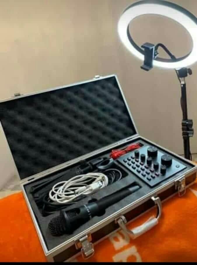 V8 MICROPHONE COMPLETE SET WITH CASE, Hobbies & Toys, Music & Media ...