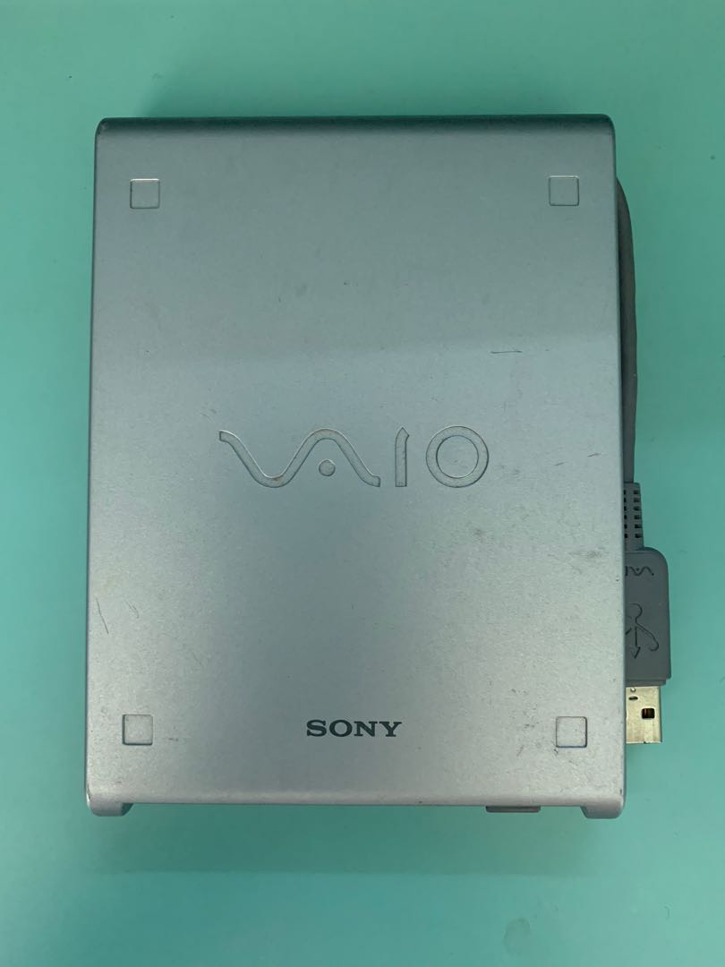 古董級 Sony external floppy disk drive, 電腦＆科技, 電腦周邊及配件, 硬碟及儲存器 - Carousell