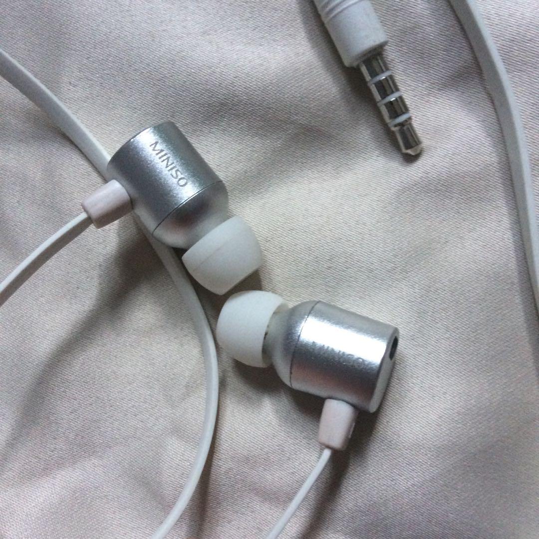 Earphone Headset Putih Miniso, Elektronik, Lainnya di Carousell