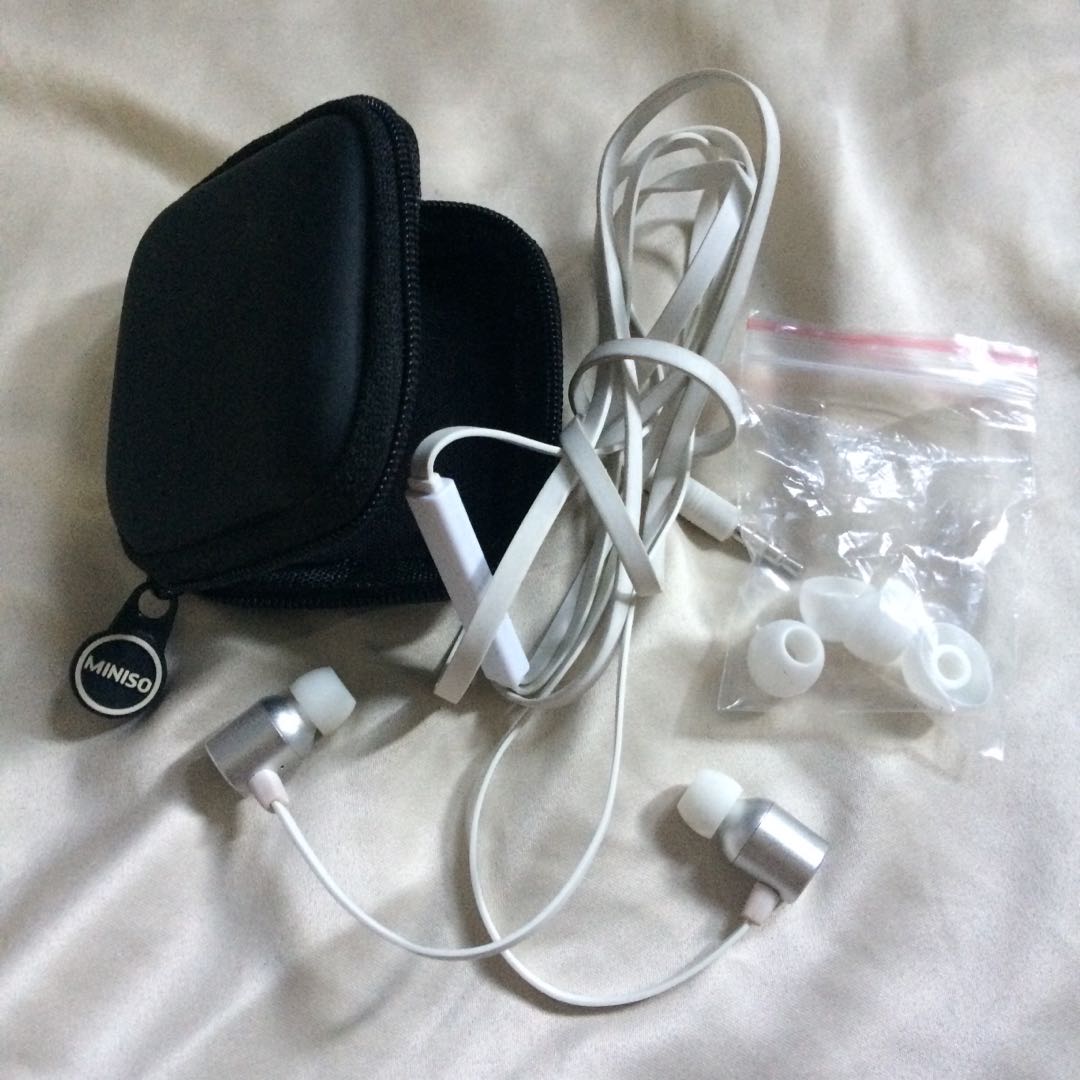 Earphone Headset Putih Miniso, Elektronik, Lainnya di Carousell
