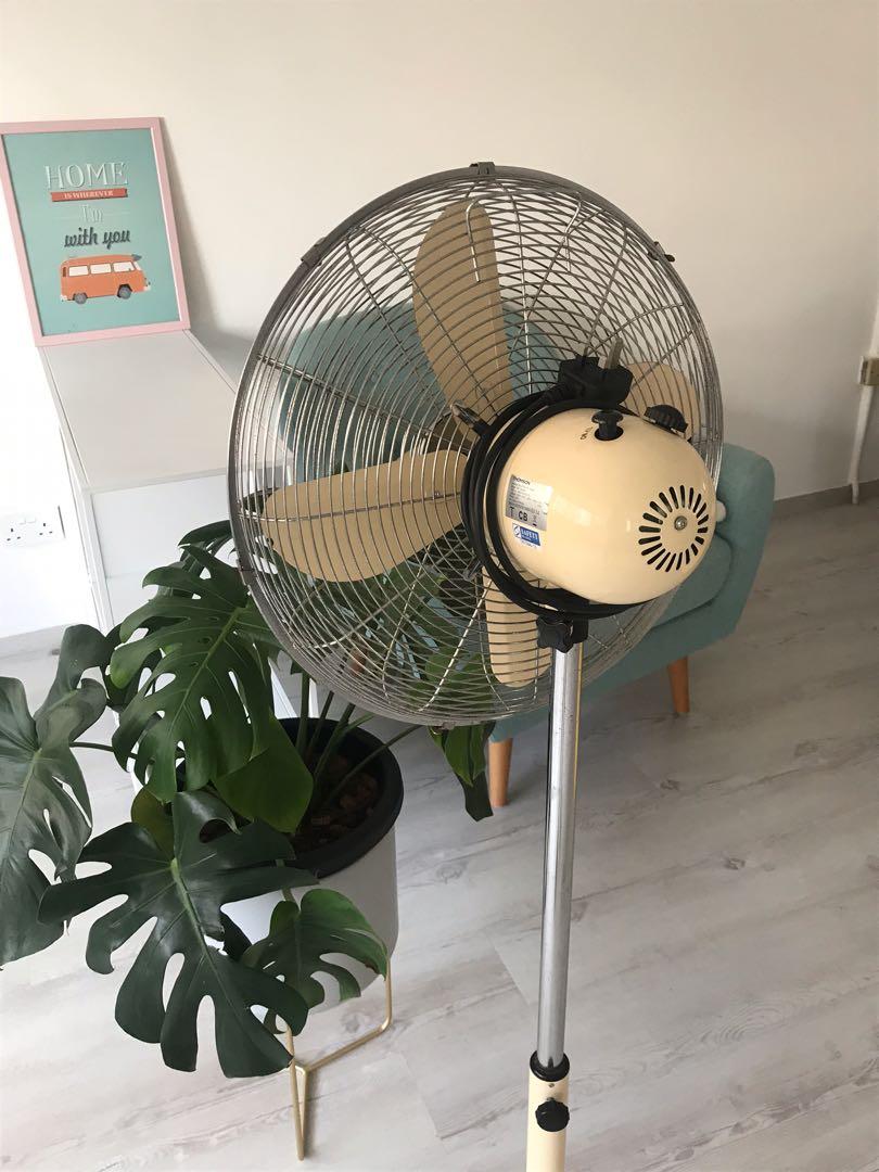 Retro Floor Stand Fan, Home Appliances, Cooling & Air Care on Carousell