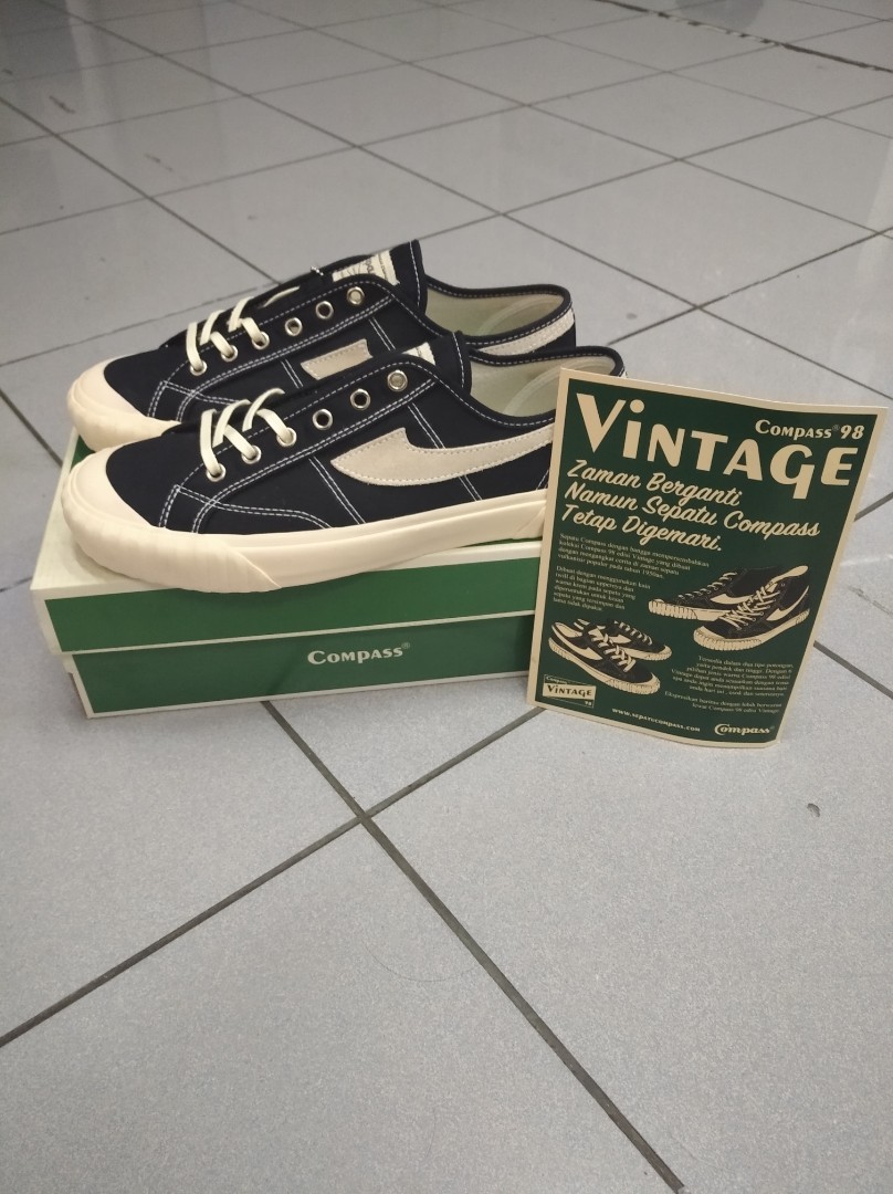 Sepatu compass Gazelle low vintage black, Fesyen Pria, Sepatu ...
