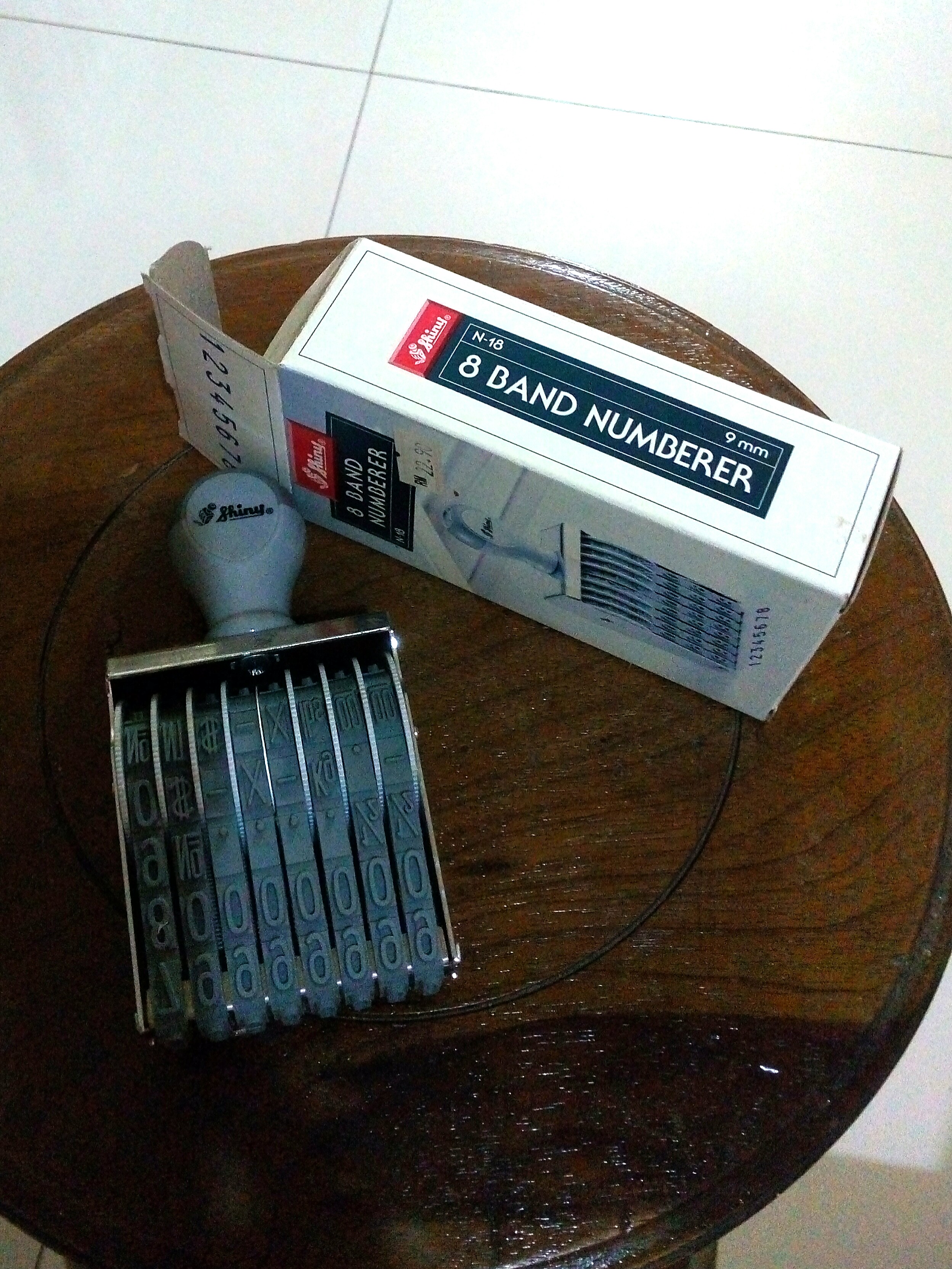 Shiny 8 band numberer N-18 9mm, Hobbies & Toys, Stationery & Craft ...