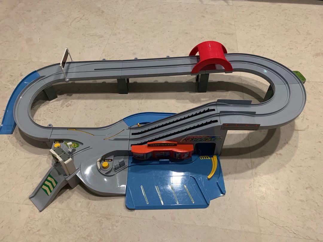 Takara Tomy runway set, Hobbies & Toys, Toys & Games on Carousell