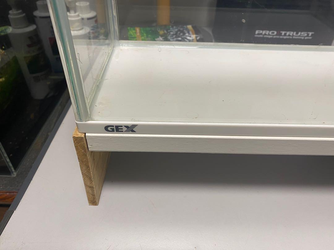 GEX 30cm TANK WITH STAND, Pet Supplies, Homes & Other Pet Accessories on Carousell