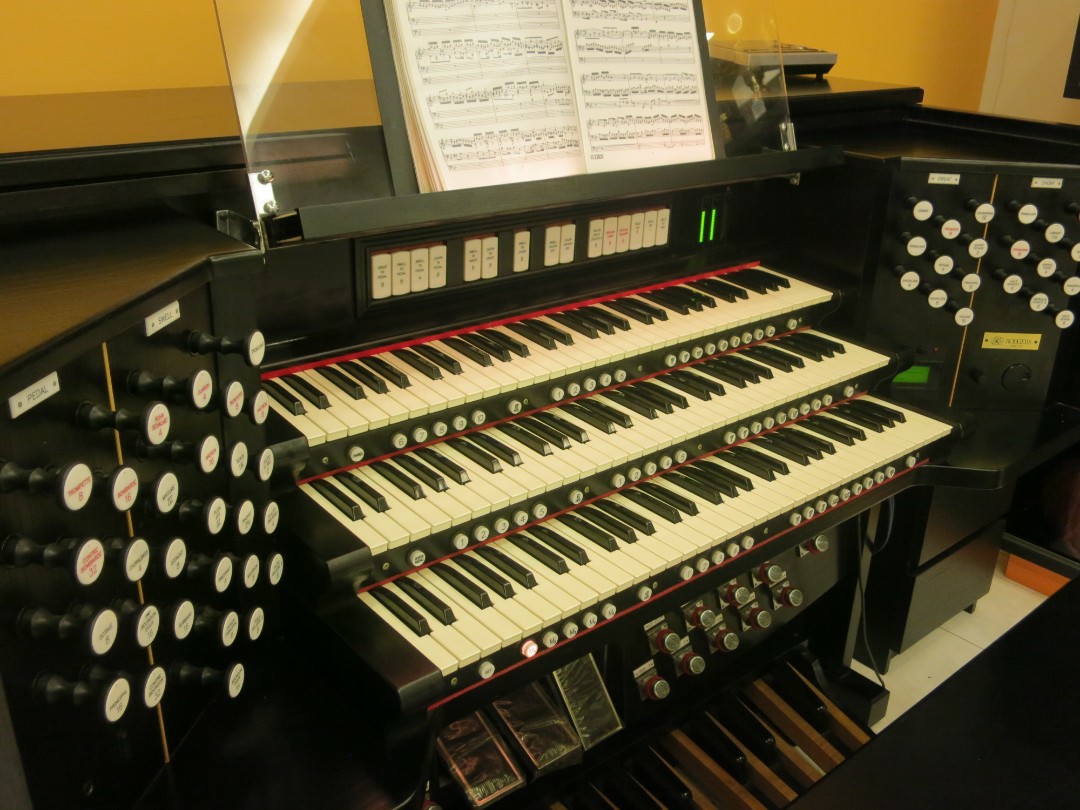 Rodgers Digital Pipe / church organ, Hobbies & Toys, Music & Media ...