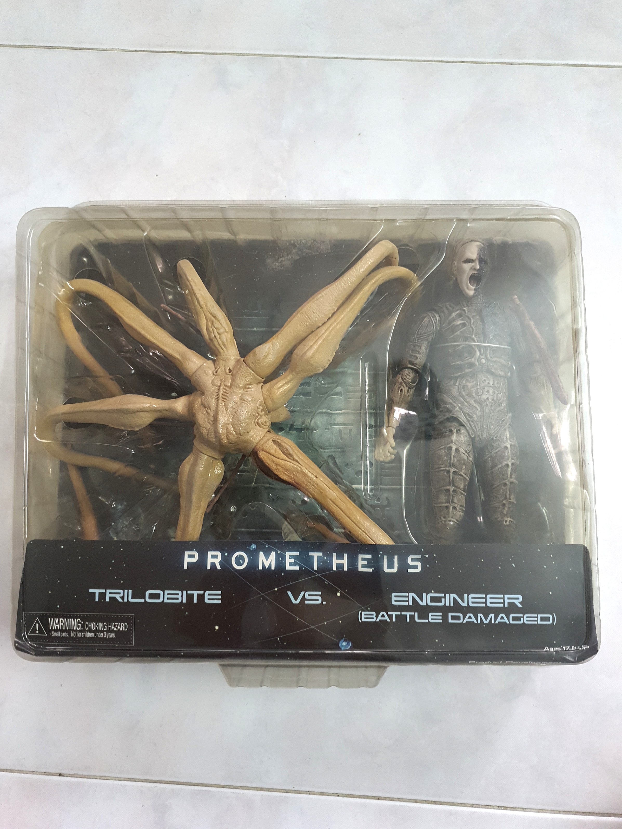 Trilobite vs Engineer (Prometheus, Neca) (Not Marvel, DC, Sideshow, XM ...