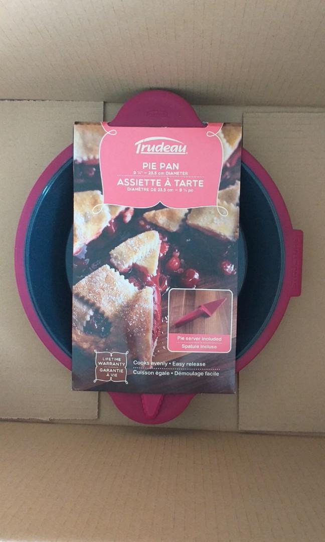 Trudeau 23.5cm Pie Pan, Home Appliances, Kitchenware on Carousell