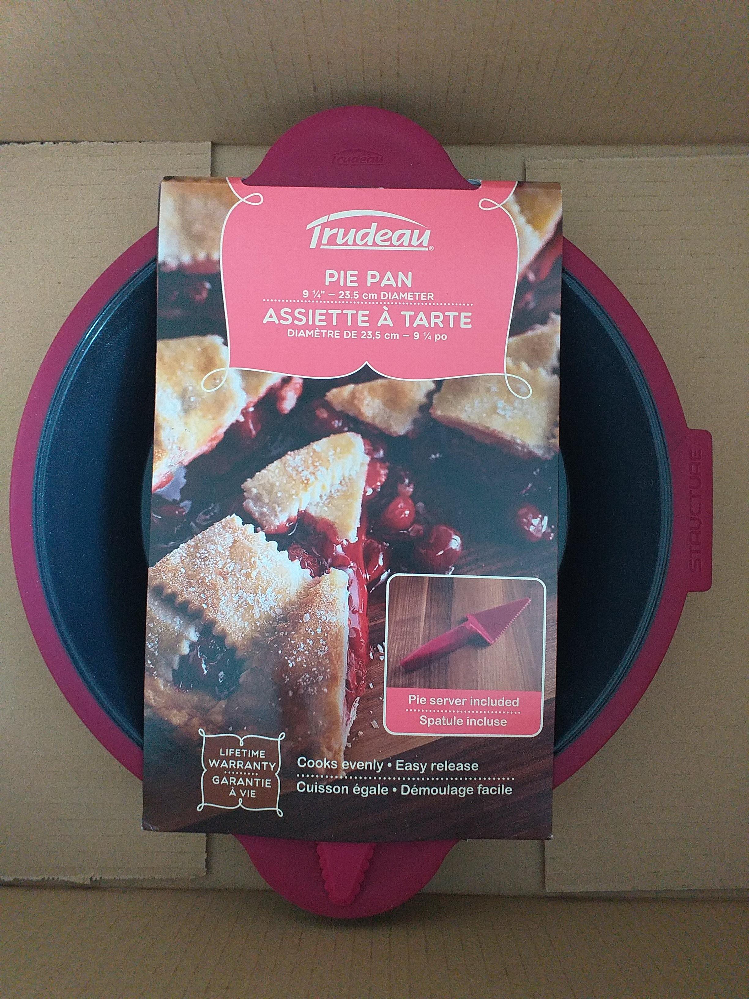 Trudeau 23.5cm Pie Pan, Home Appliances, Kitchenware on Carousell