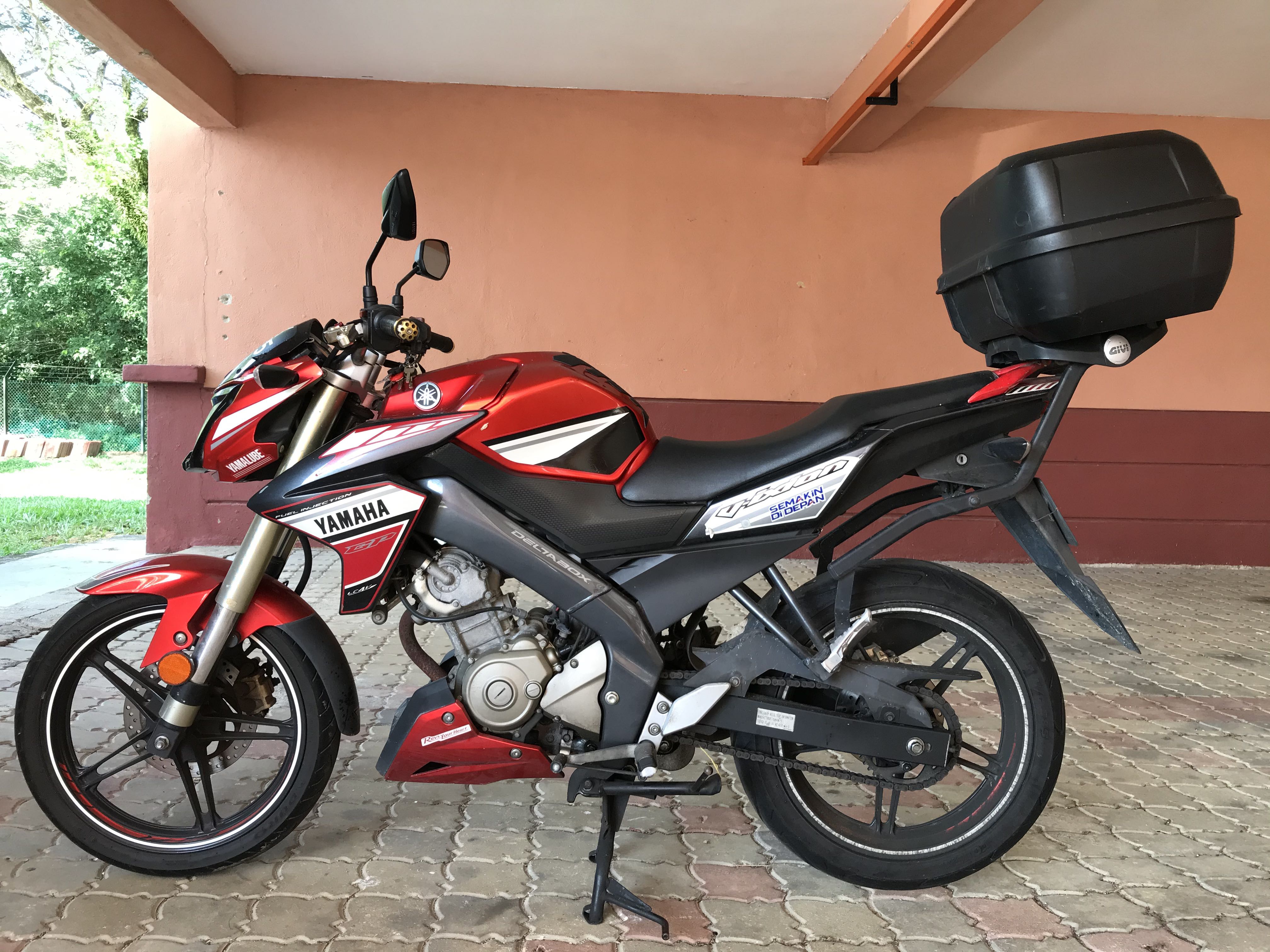 Yamaha Fz150i, Motorbikes on Carousell