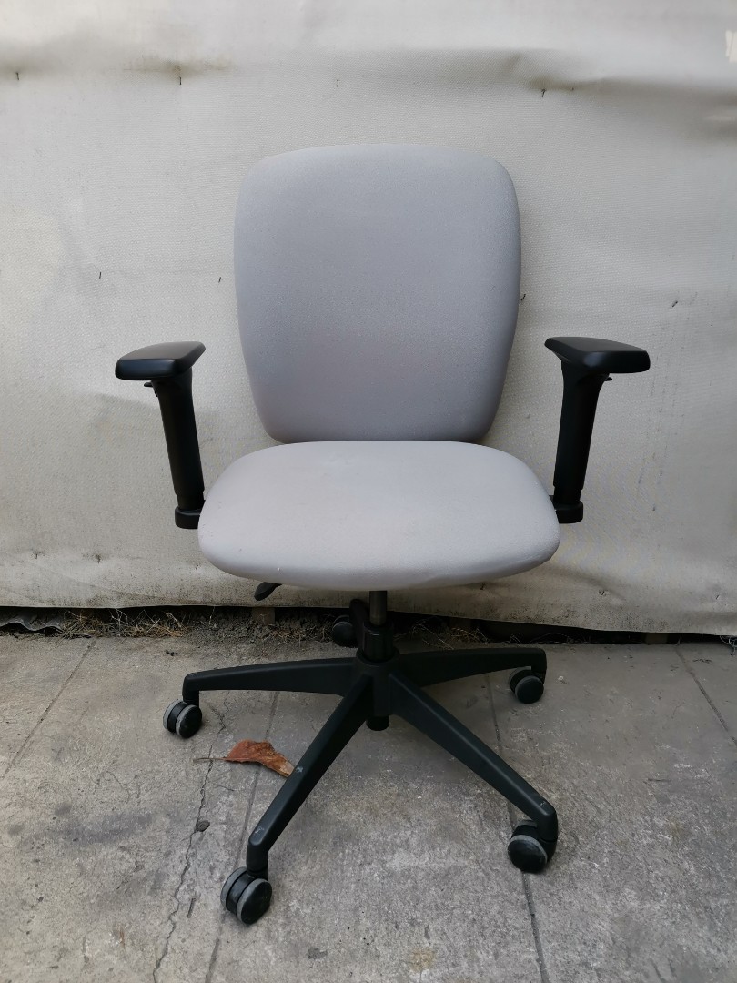 Steelcase Apt office chair, Furniture & Home Living, Furniture, Chairs ...