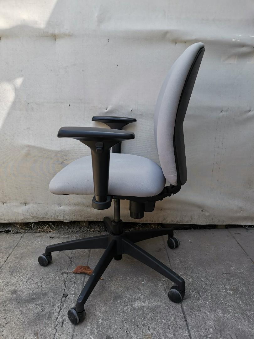 Steelcase Apt office chair, Furniture & Home Living, Furniture, Chairs ...