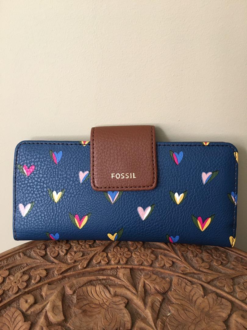 Fossil women wallet, Women's Fashion, Bags & Wallets, Purses & Pouches ...