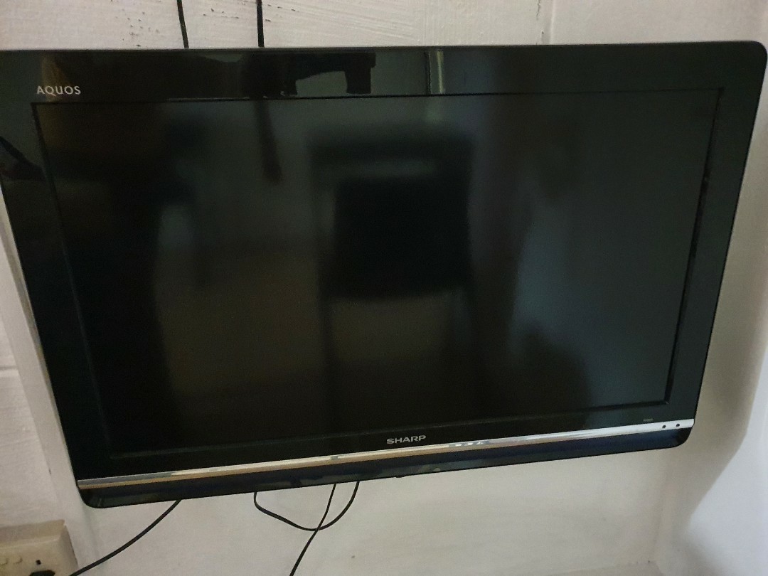 32 inch Sharp TV with stand, TV & Home Appliances, TV & Entertainment ...