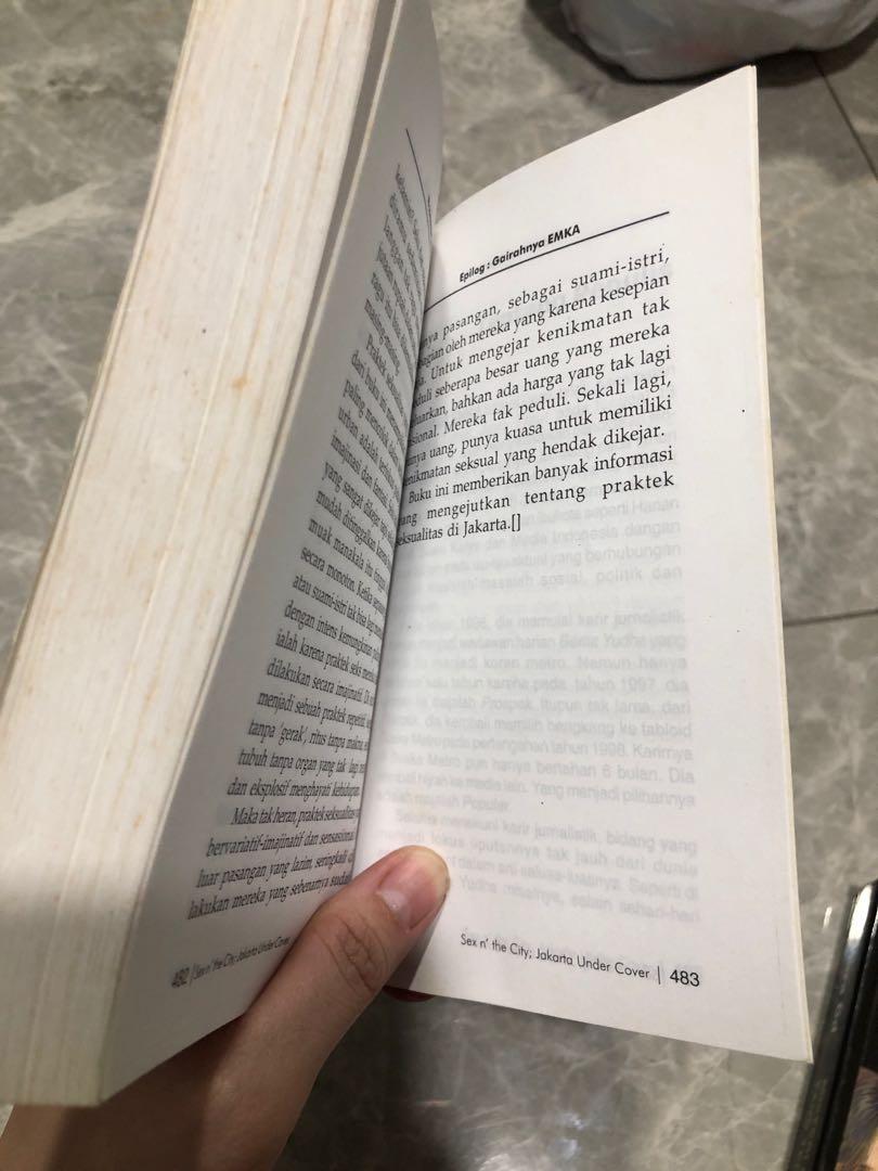 Novel JAKARTA UNDERCOVER by Moammar Emka, Buku & Alat Tulis, Buku di Carousell