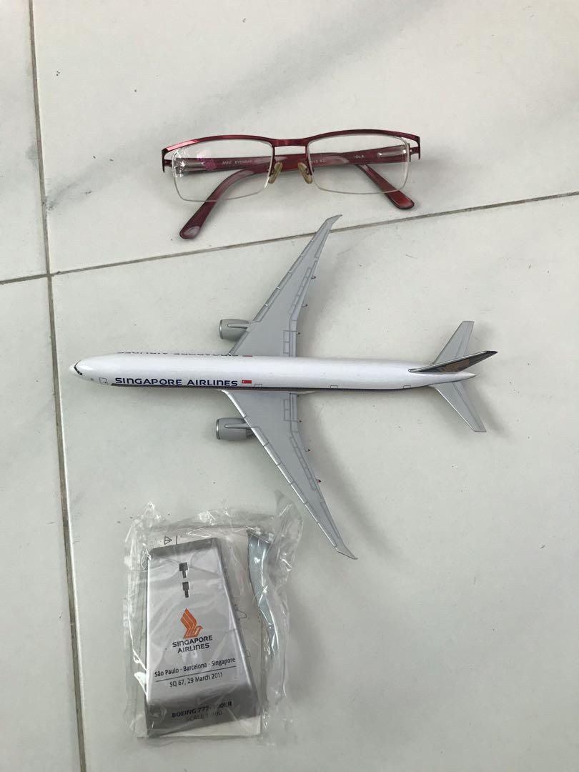 SIA 777-300ER SCALE 1:400 AIRCRAFT MODEL, Everything Else on Carousell