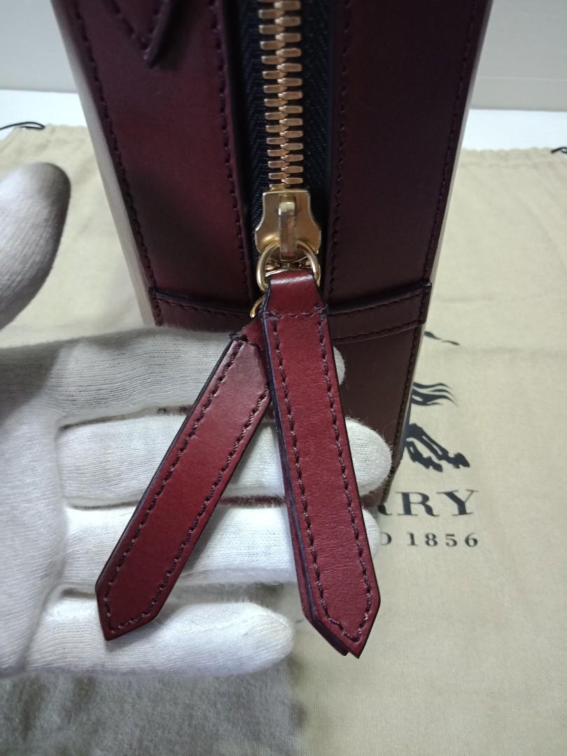BURBERRY Work Bag, Luxury, Bags & Wallets on Carousell