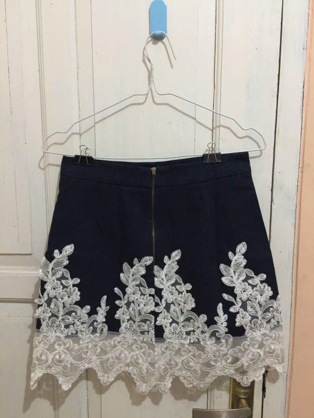 [New] Rok jeans biru dark navy dengan lace putih, Fesyen Wanita ...
